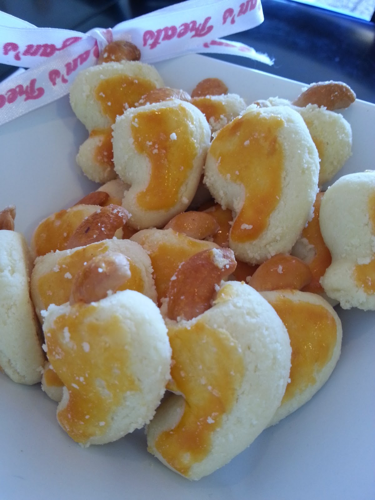 Hani's Kitchen: Cashew Cookies